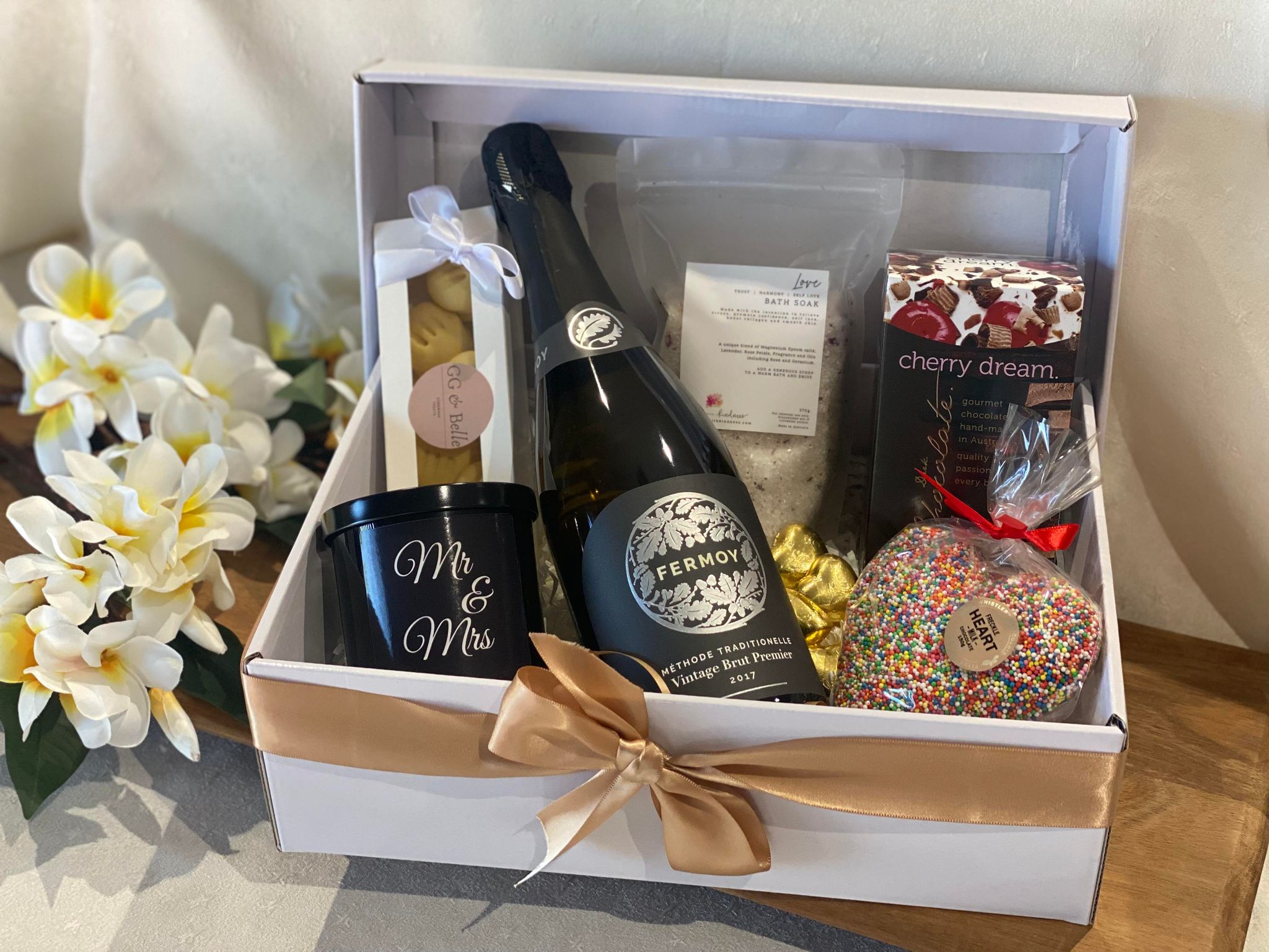 Wedding gift for the happy Couple – WA Gifts and Hampers